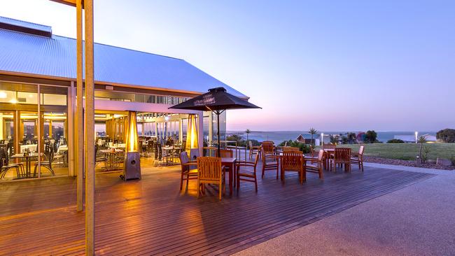 Coastal Victoria Escape near Phillip Island with Daily Breakfast & Two ...