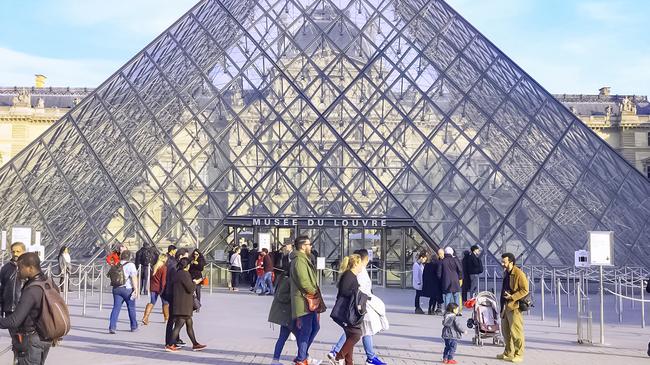 Skip-the-Line Louvre Museum Greatest Masterpieces Guided Small Group Tour