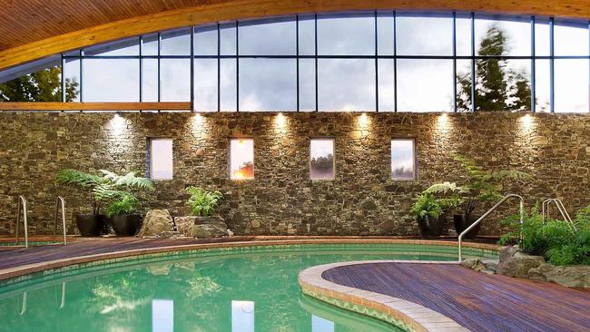 Sophisticated Rotorua Lakeside Retreat with Onsite Dining & Geothermal ...