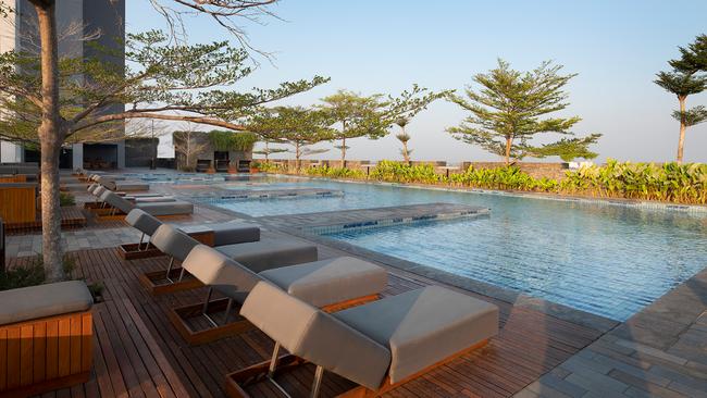 Sky-High Central Java Elegance with Rooftop Bar, Daily Breakfast & Sky ...