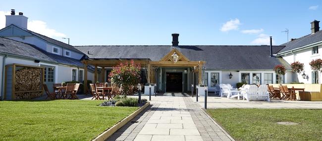 The Bluebird Inn at Samlesbury, Blackburn - Luxury Escapes GB