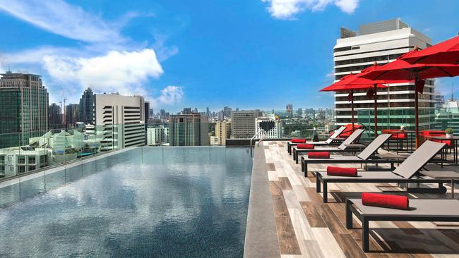 Modern Bangkok Novotel Escape in the Heart of Sukhumvit with Rooftop ...