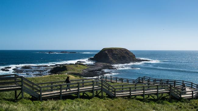 Phillip Island Ramada Two- & Three-Bedroom Villa Retreat with Two Pools ...