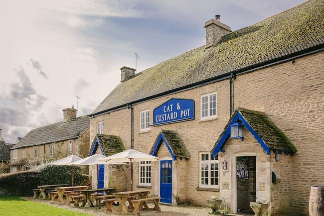 Cat and Custard Pot Inn, Tetbury - Luxury Escapes SA
