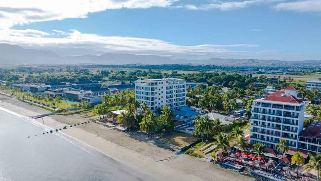 Fiji Wailoaloa Beach Stay with Daily Breakfast, Dinner & Onsite Dining ...