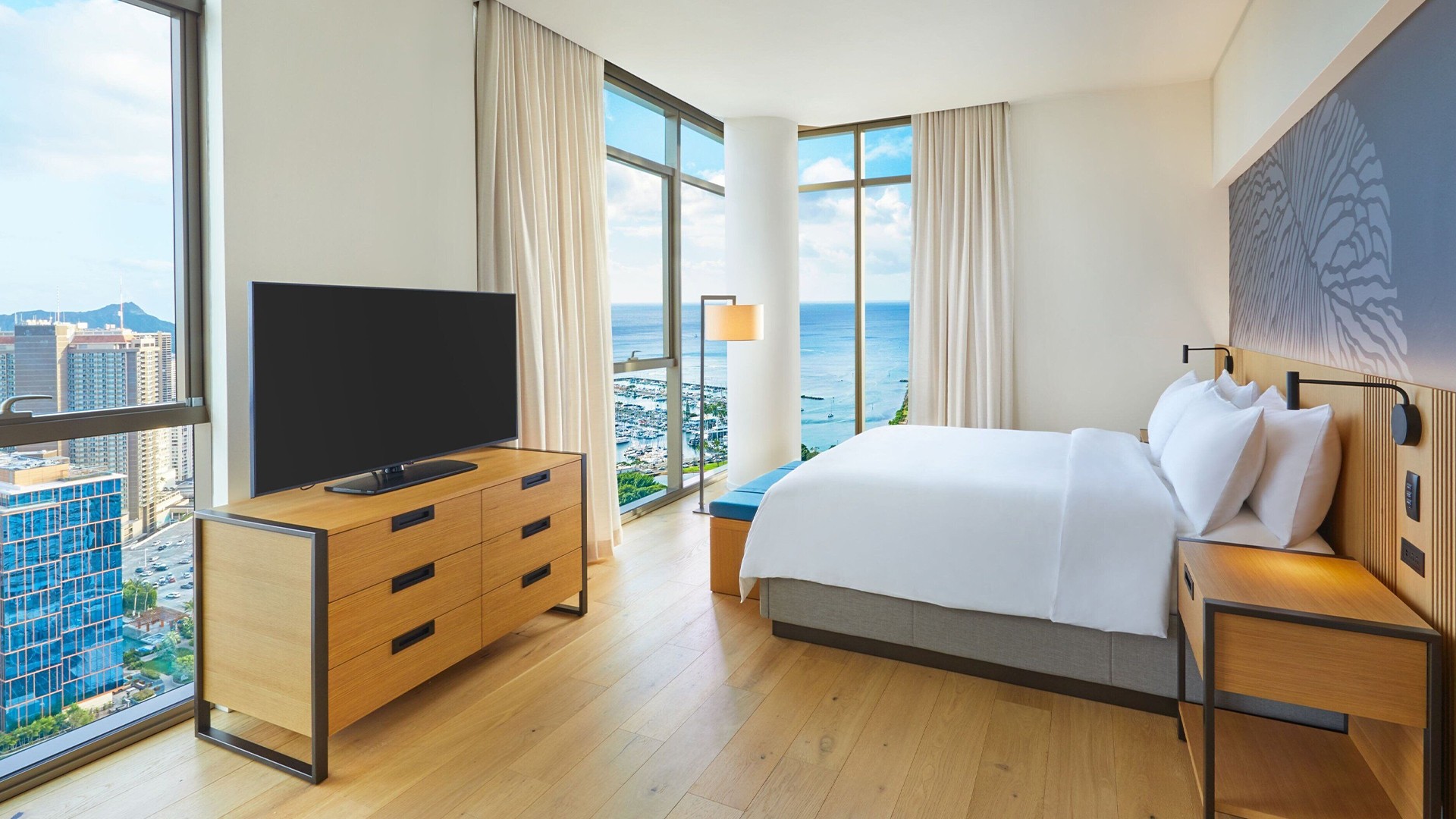 Honolulu Luxury near Waikiki Beach with Rooftop Pool, Daily Breakfast ...