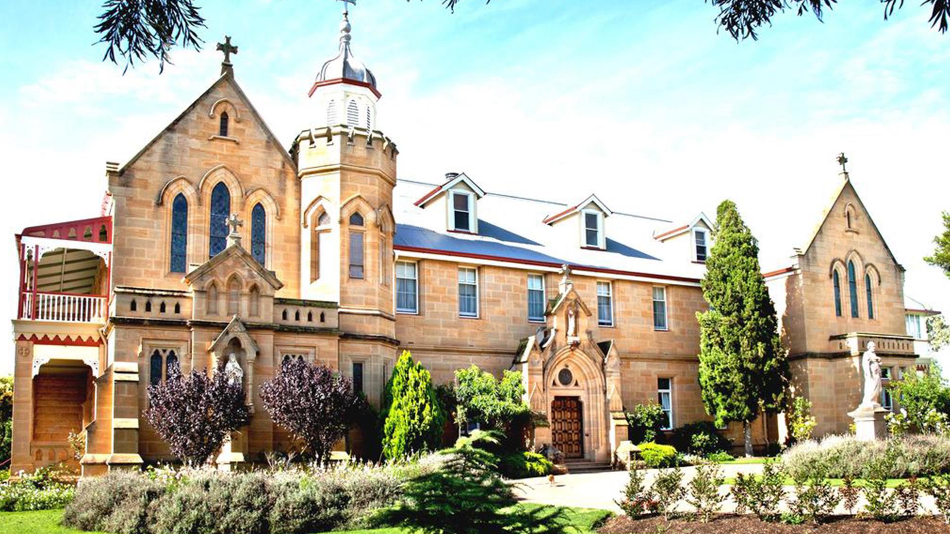 Adults-Only Escape in a Heritage-Listed Country Manor House, Warwick ...