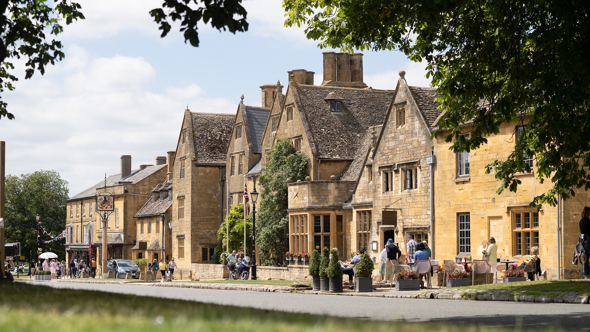 Iconic 600-Year-Old Heritage Inn in The Cotswolds with Day Spa ...