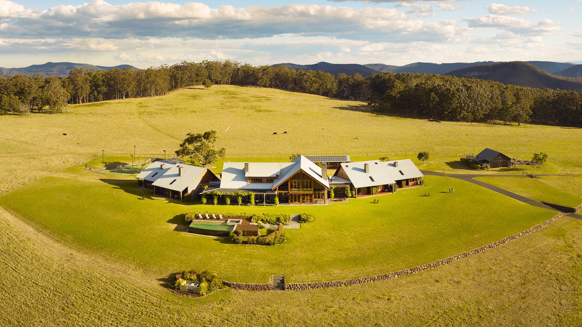 Queensland Five-Star All-Inclusive Mountain Lodge Overlooking Great ...