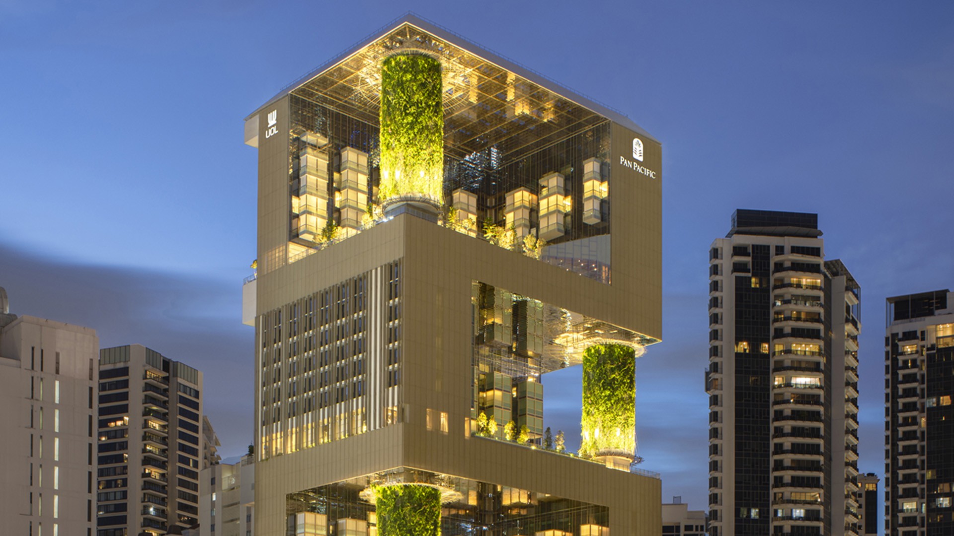 Opulent Singapore Pan Pacific Escape Above Prime Shopping Street ...