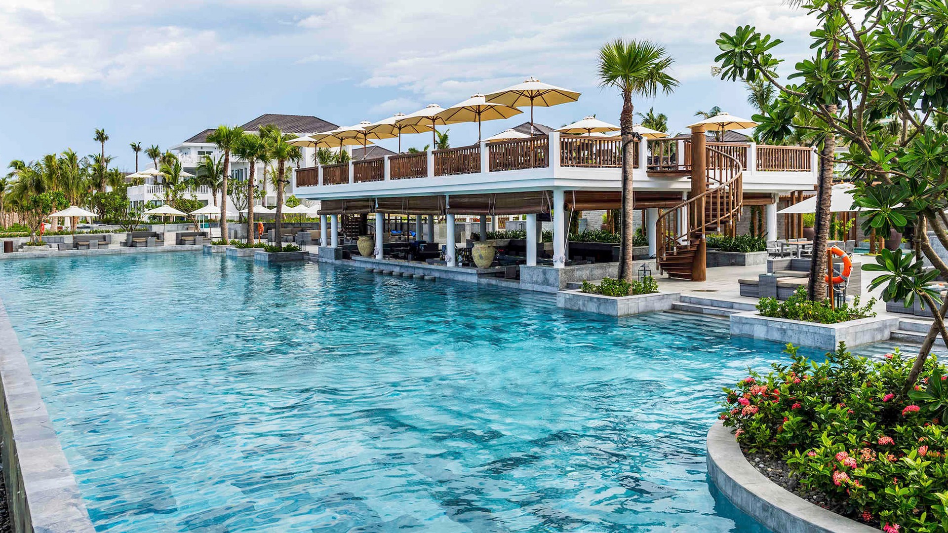 Da Nang Beachfront Villa Retreat with Three Dining Venues, Onsite Spa ...