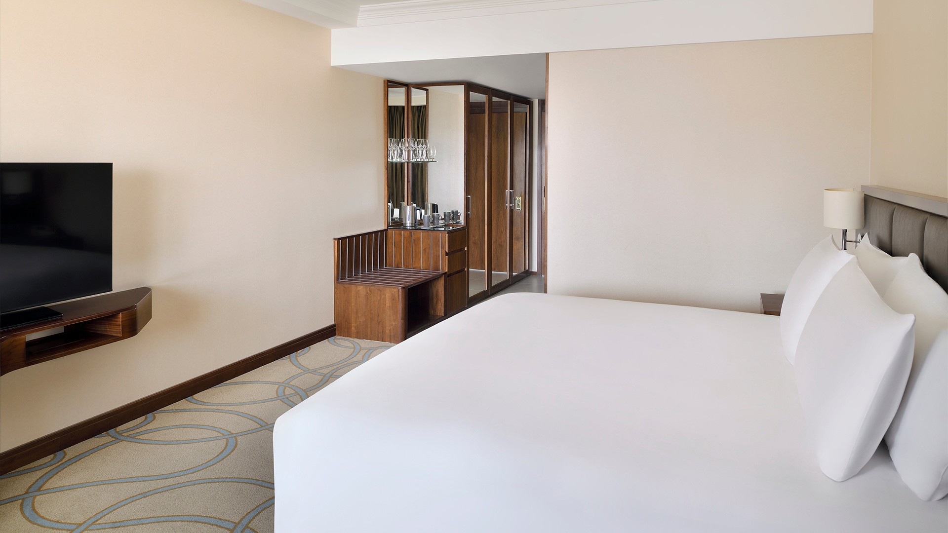 Five-Star Middle Eastern Escape Overlooking Bahrain Harbour, Manama ...
