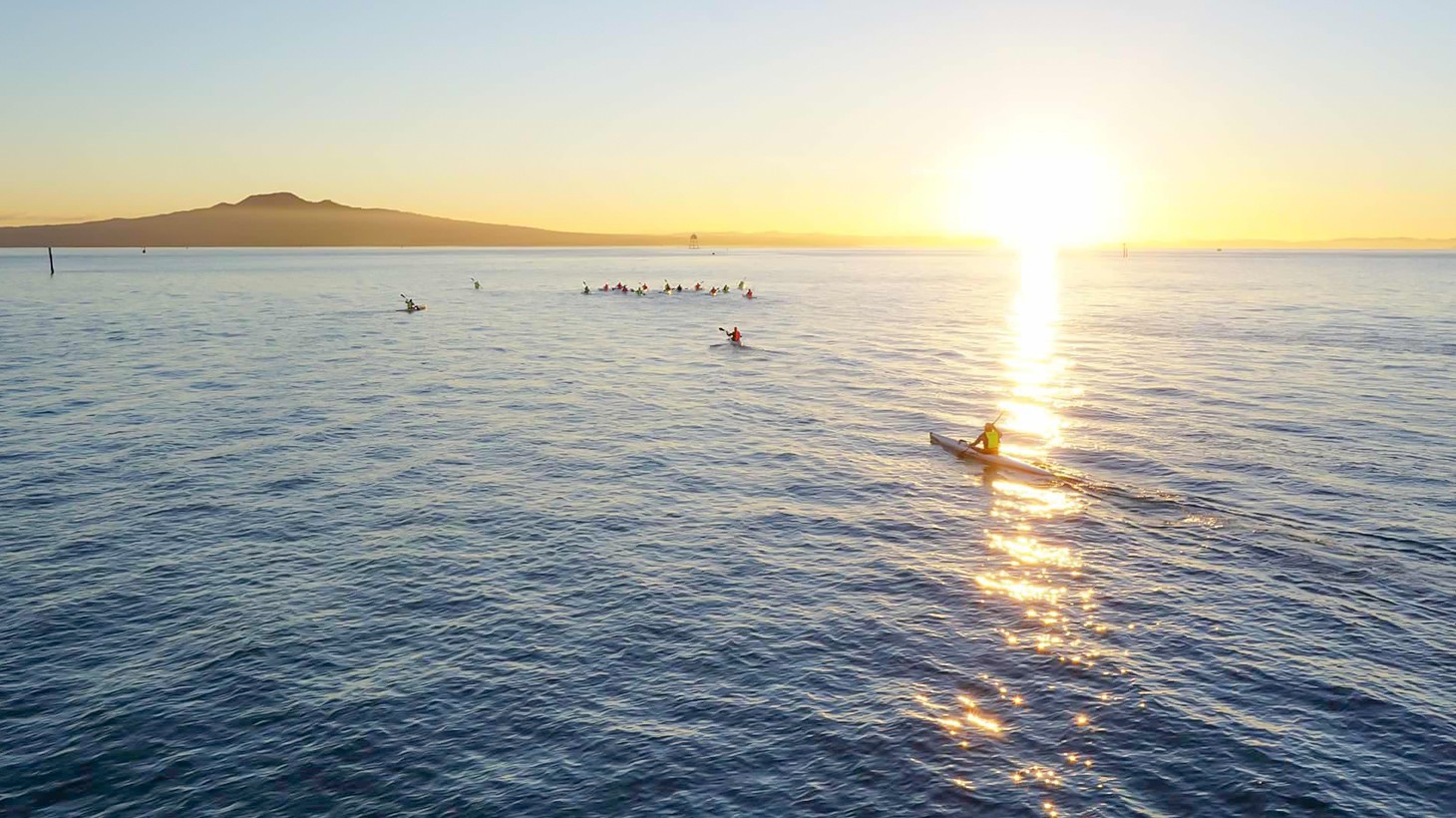 Auckland: Half-Day Rangitoto Island Sea Kayak Tour with Lunch
