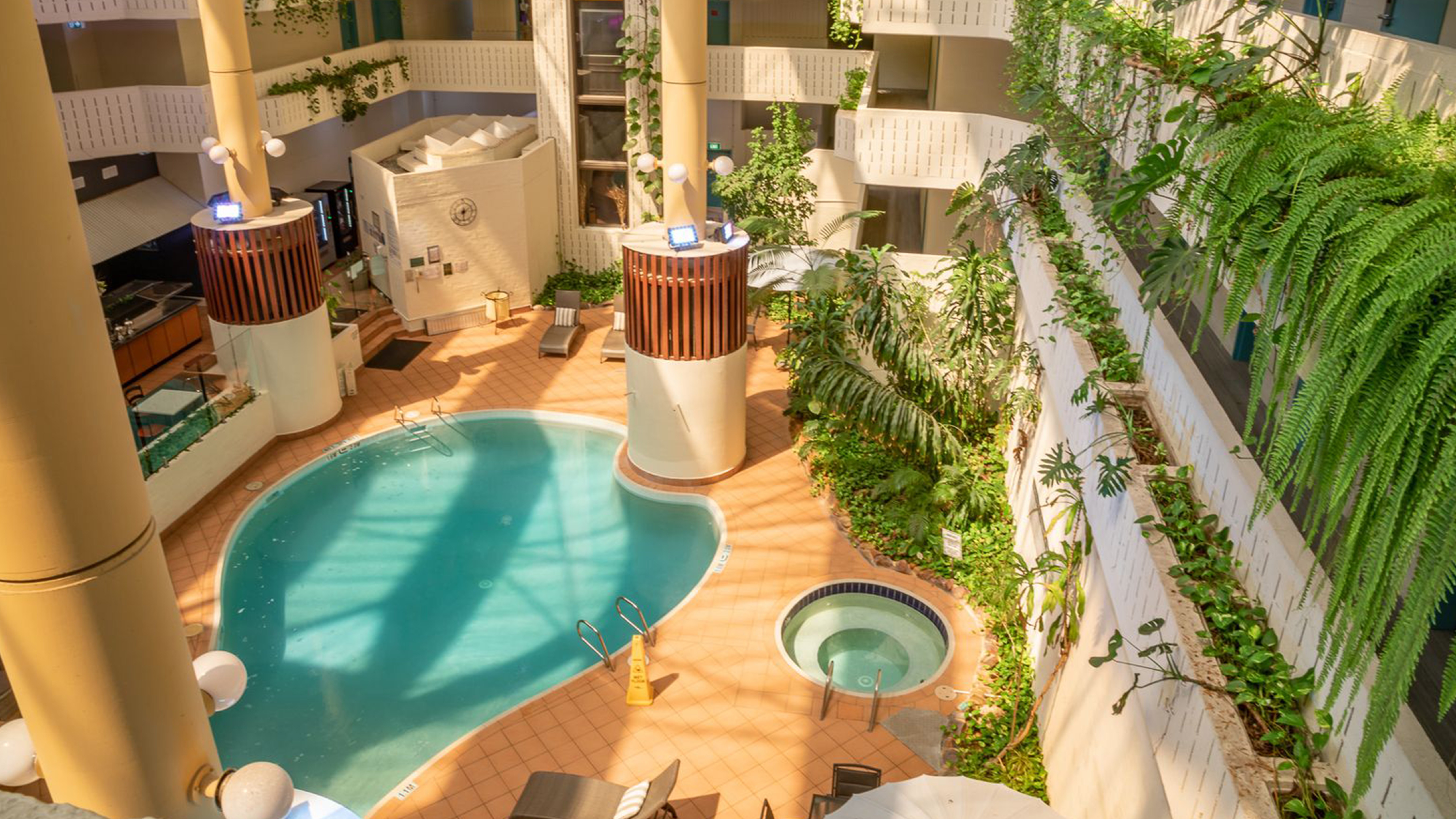 Coastal Mandurah Getaway with Daily Breakfast & Lagoon Pool, Mandurah ...