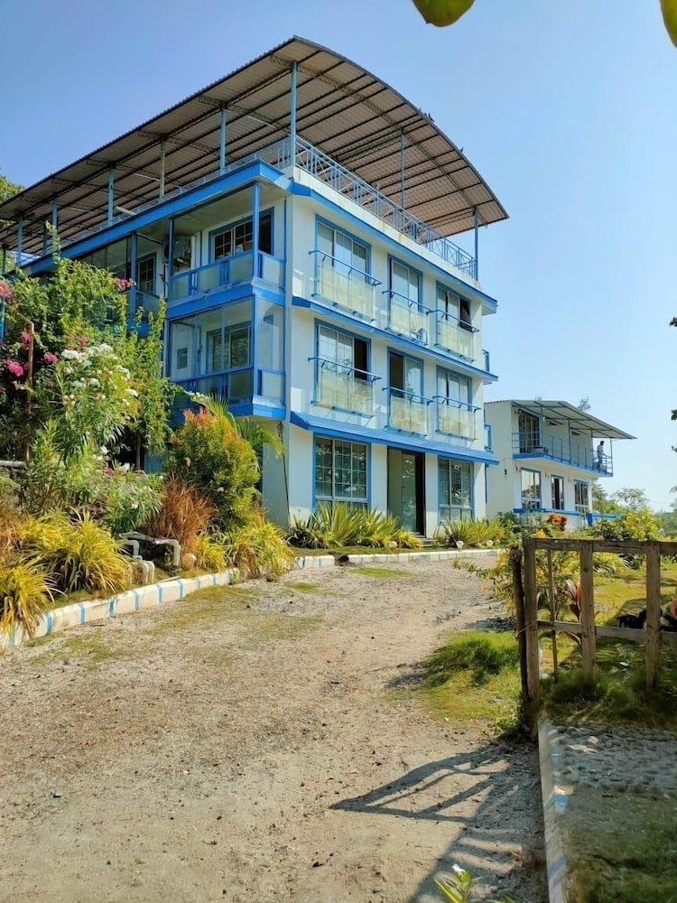 Sea Breeze Beach Resort, Murud - Luxury Escapes KR