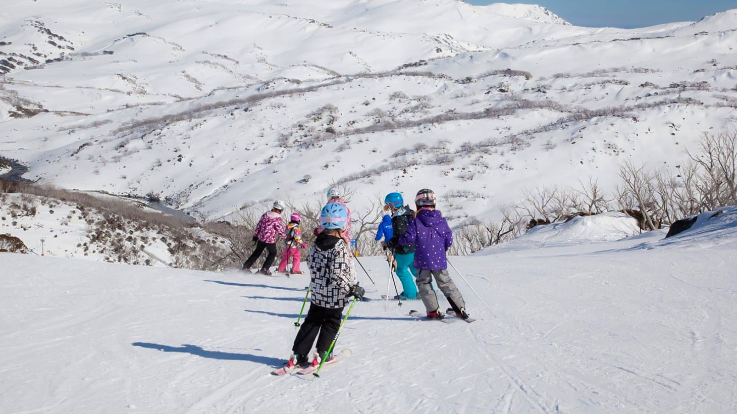 Canberra: Explore the Snowy Mountains on a Full-Day Snow Trip with Bus Transfers to Bullocks ...