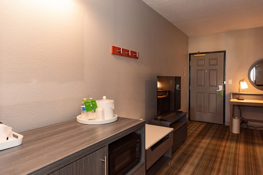 Hampton Inn & Suites Newark Airport Elizabeth, Elizabeth - Luxury ...