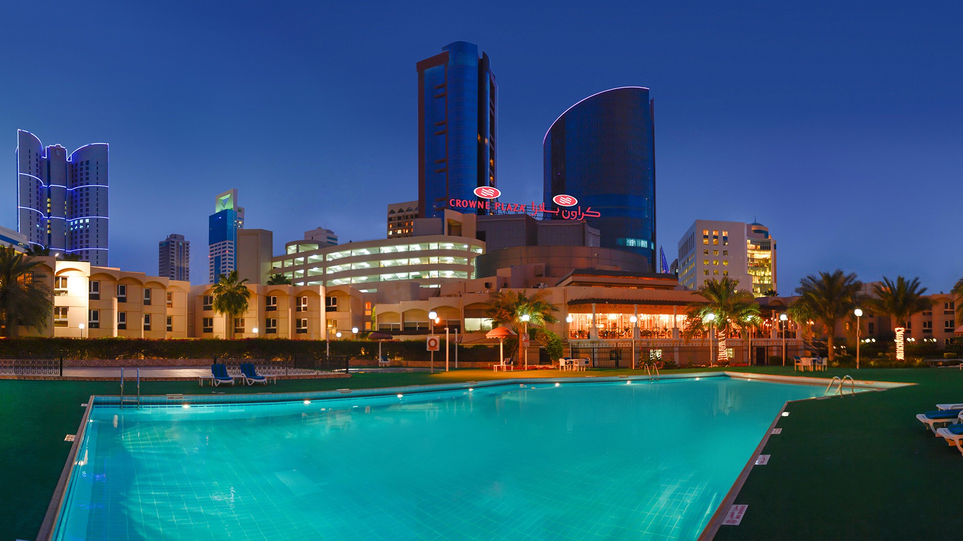 Cosmopolitan Bahrain Oasis in Heart of Manama with Outdoor Pool, Manama ...