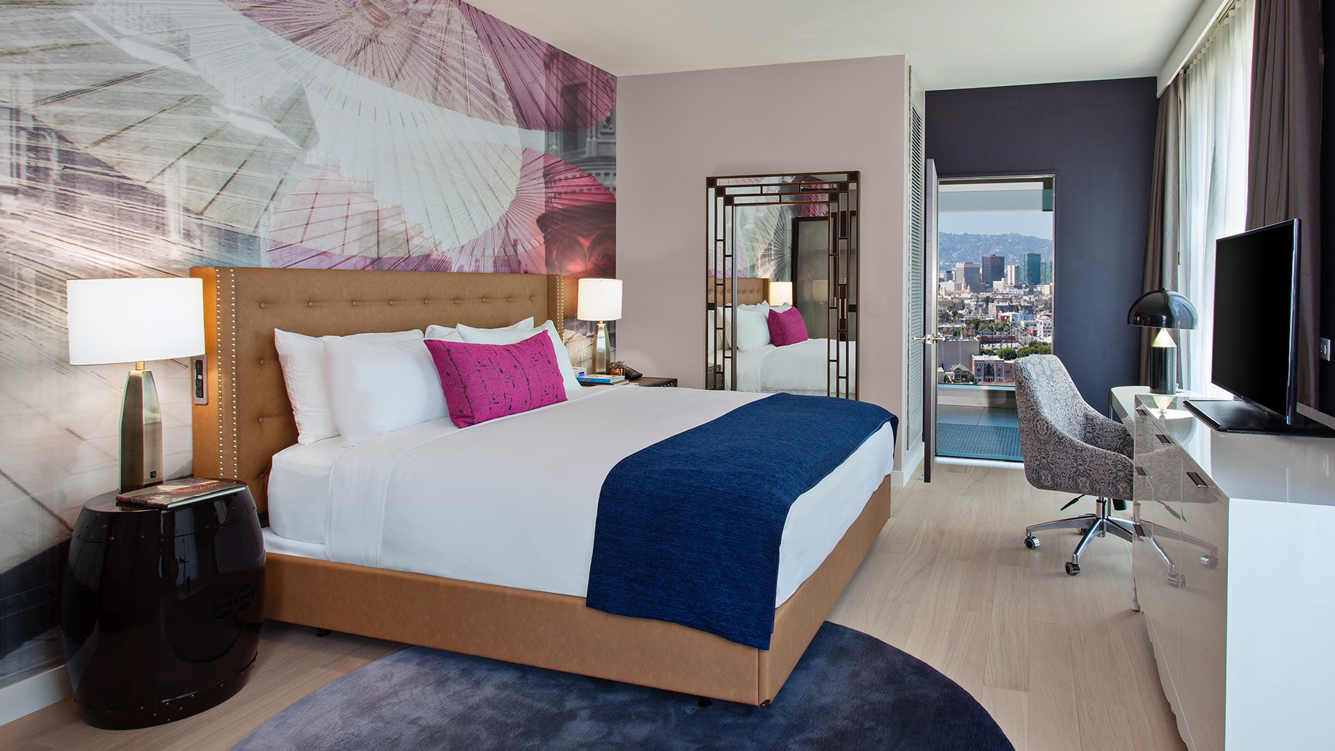 Downtown Los Angeles Glamour near LA Live with Trendy Restaurant ...