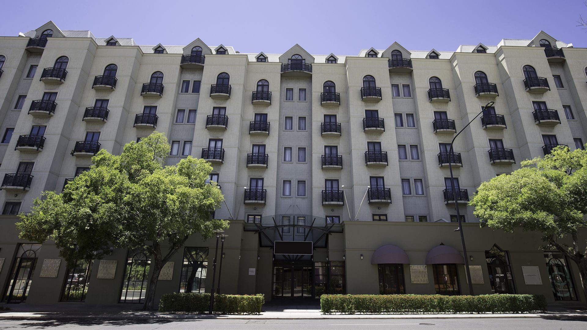 Adelaide East End Apartment Escape near Rundle Mall & Botanic Gardens ...