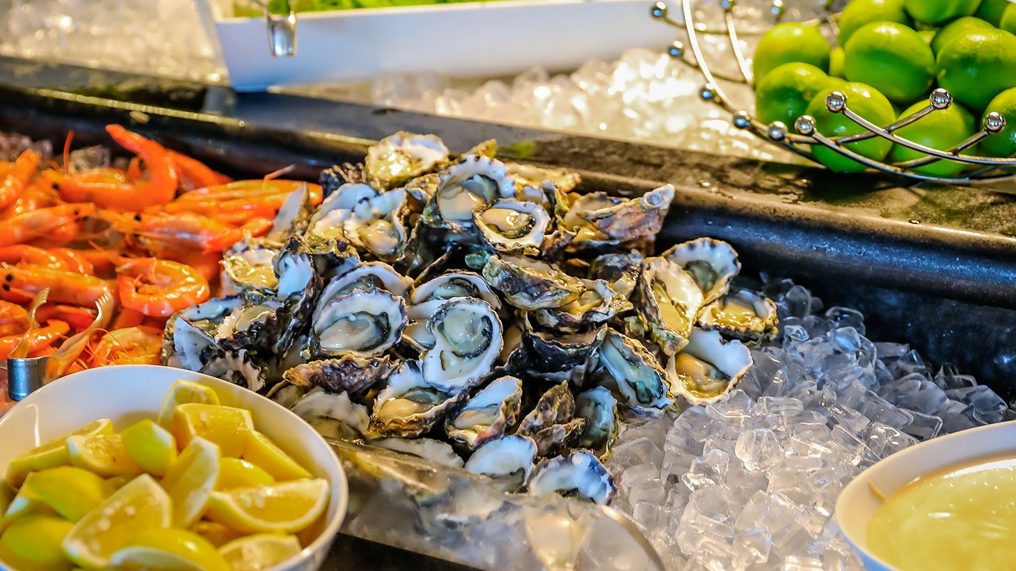 Gold Coast: Imperial Hotel Weekend Il Barocco Seafood Buffet Dinner