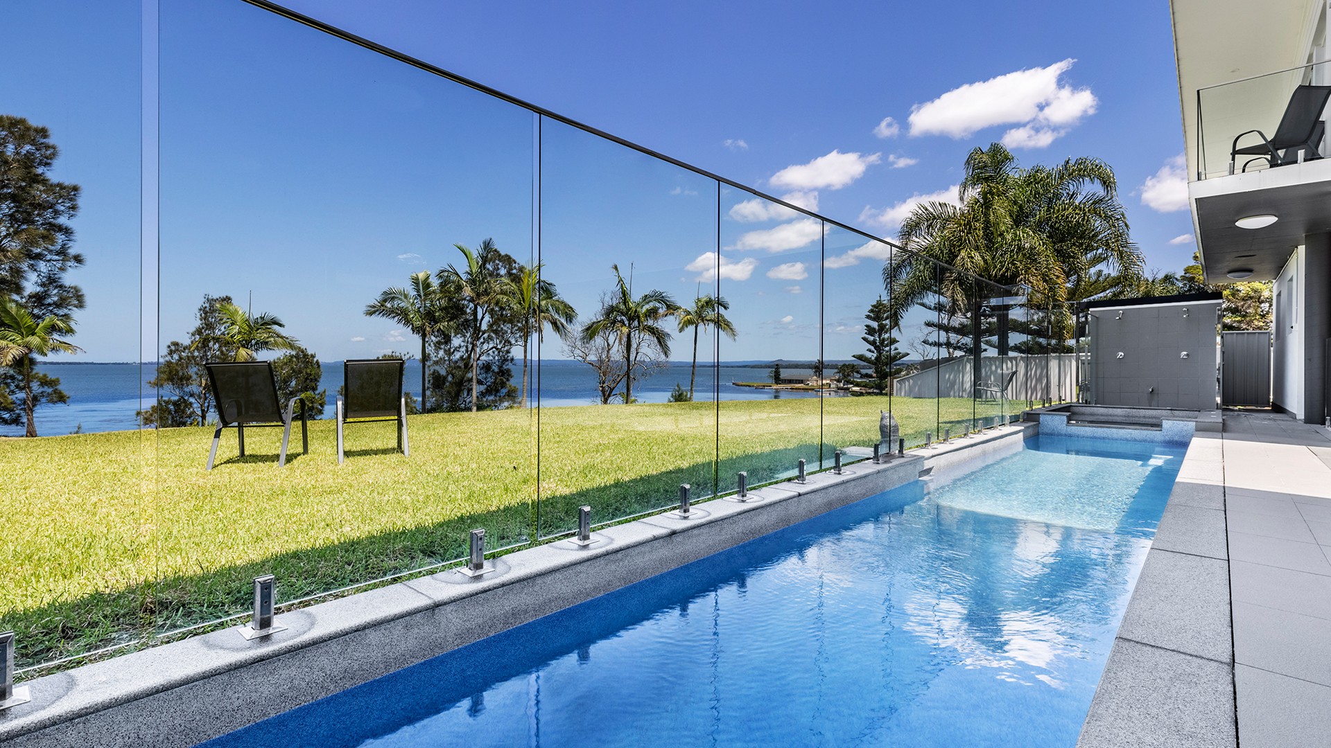 Serene Lakefront Central Coast Escape North of Sydney, Toukley, NSW